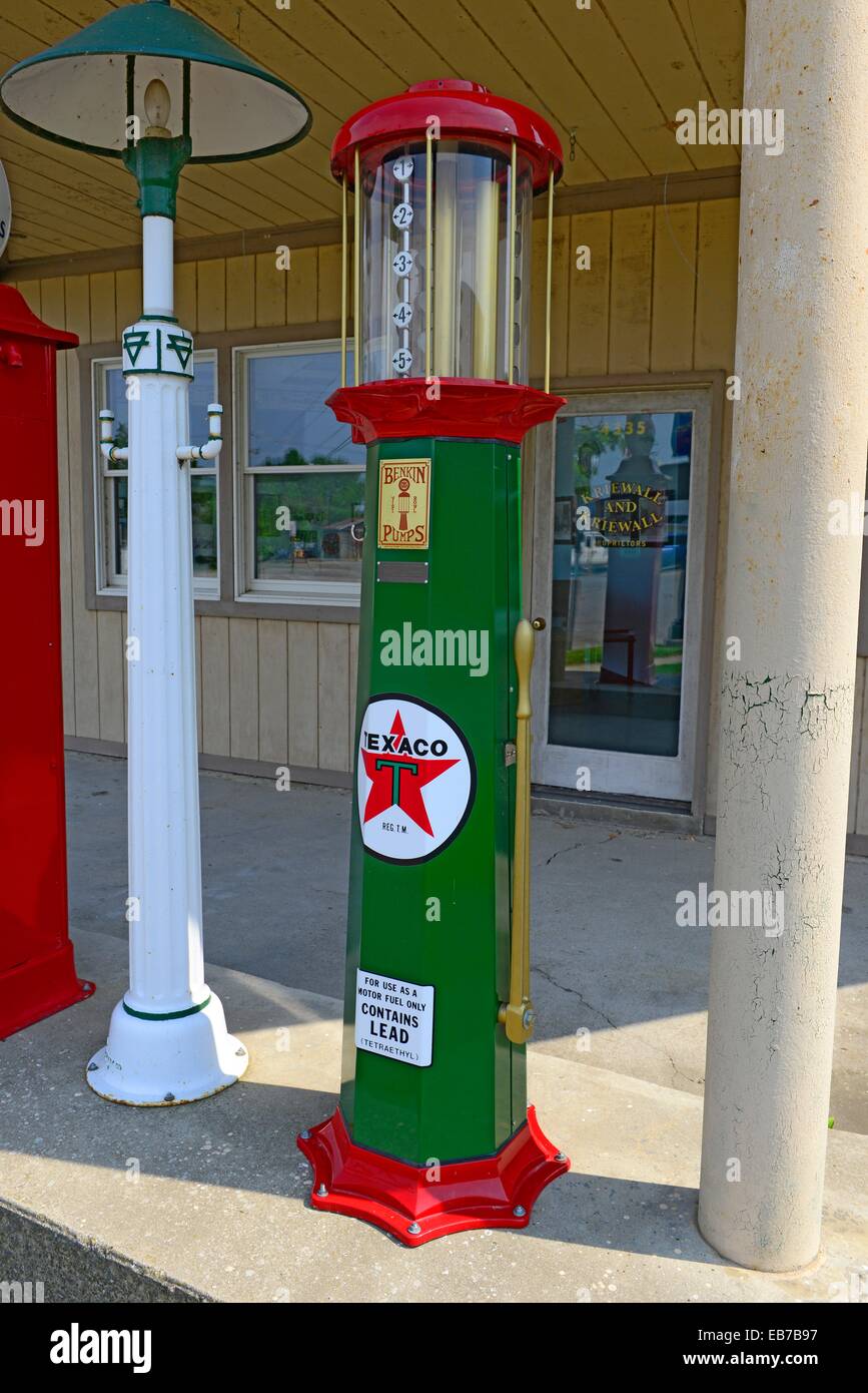 Vintage texaco gasoline pump hi-res stock photography and images - Alamy