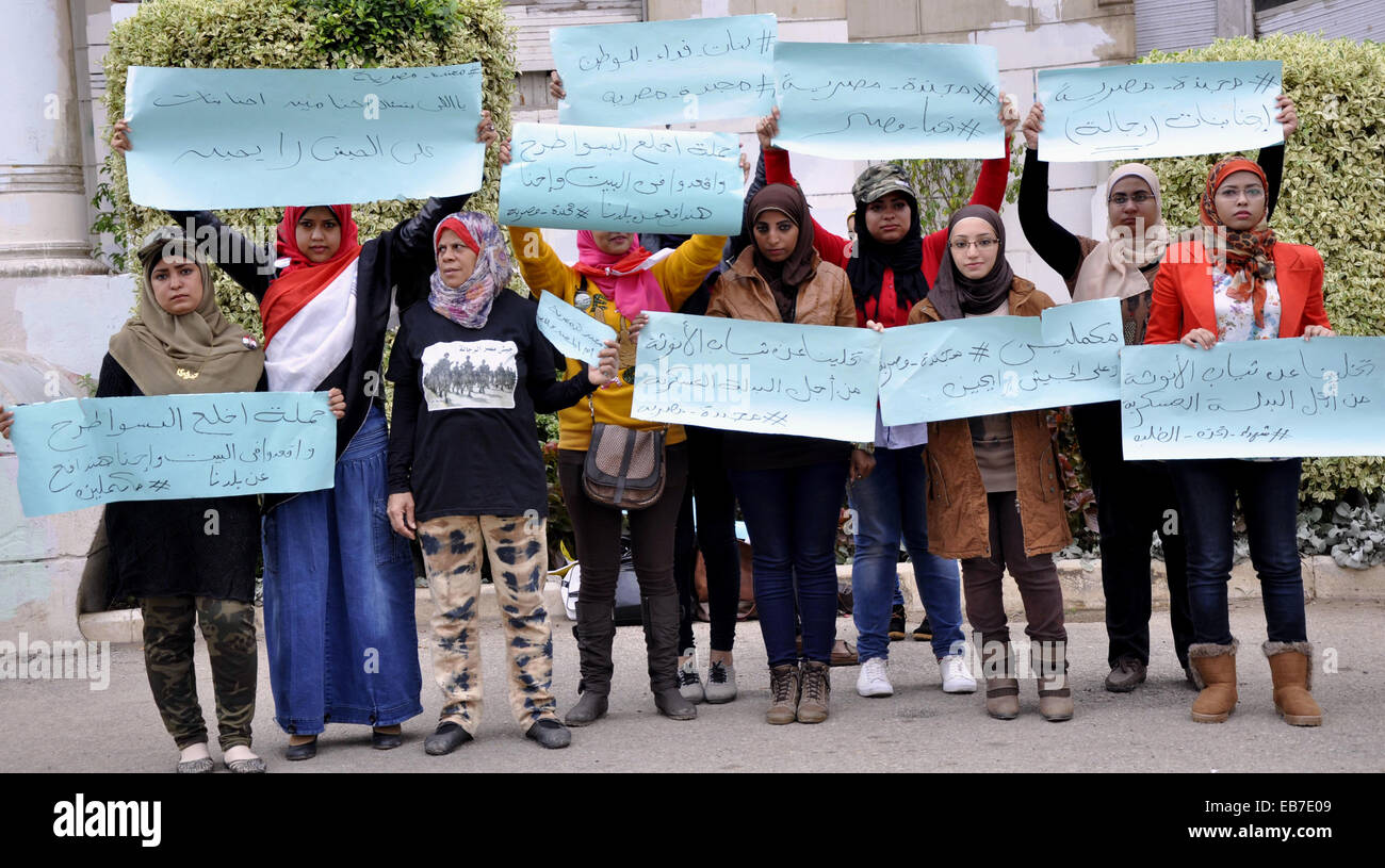 Cairo, Egypt. 27th Nov, 2014. Egyptian female students hold banners ...