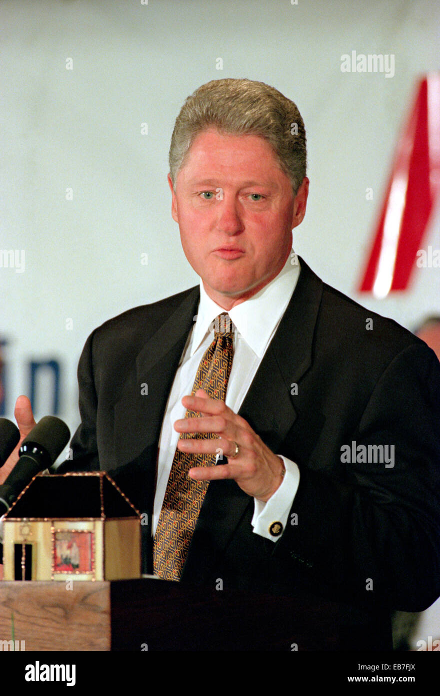 US President Bill Clinton addresses the National Jewish Democratic ...