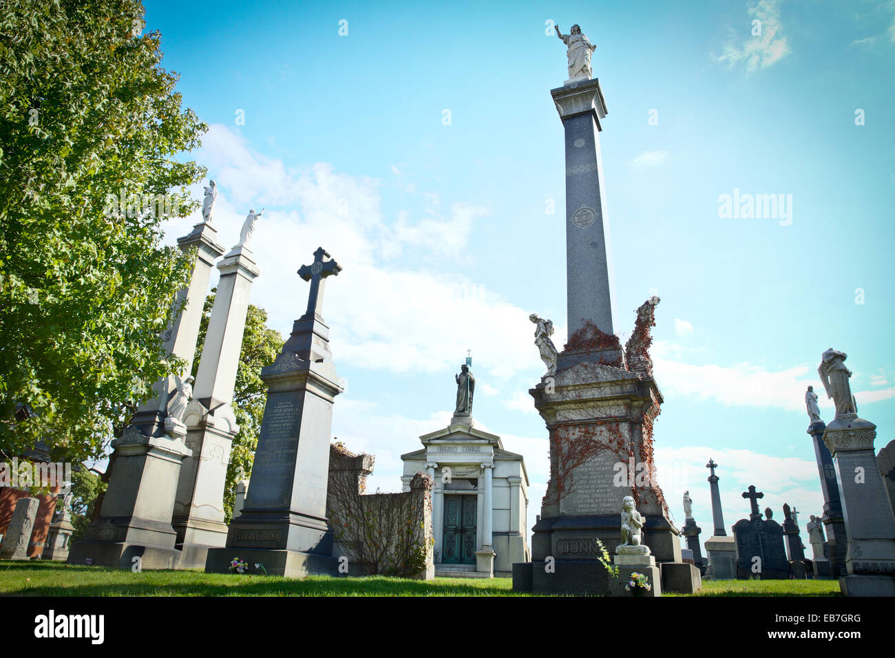 New calvary cemetery hi-res stock photography and images - Alamy