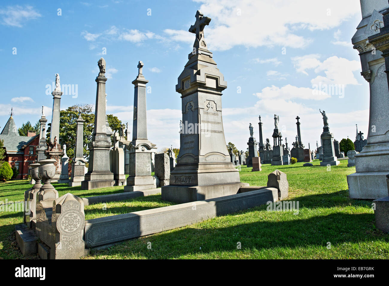 Calvary cemetery and mausoleum hi-res stock photography and images - Alamy