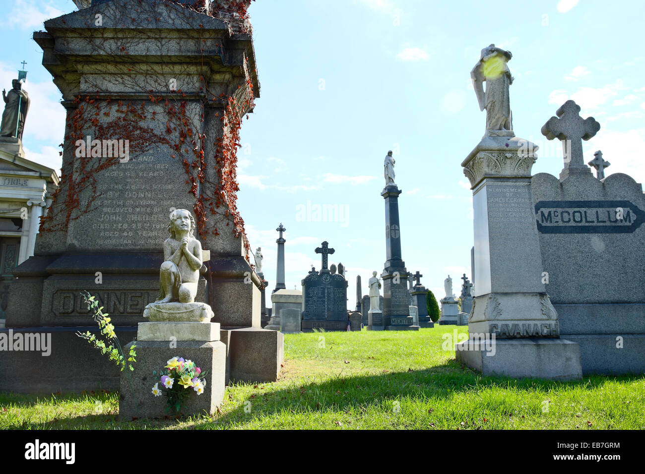 Calvary cemetery and mausoleum hi-res stock photography and images - Alamy