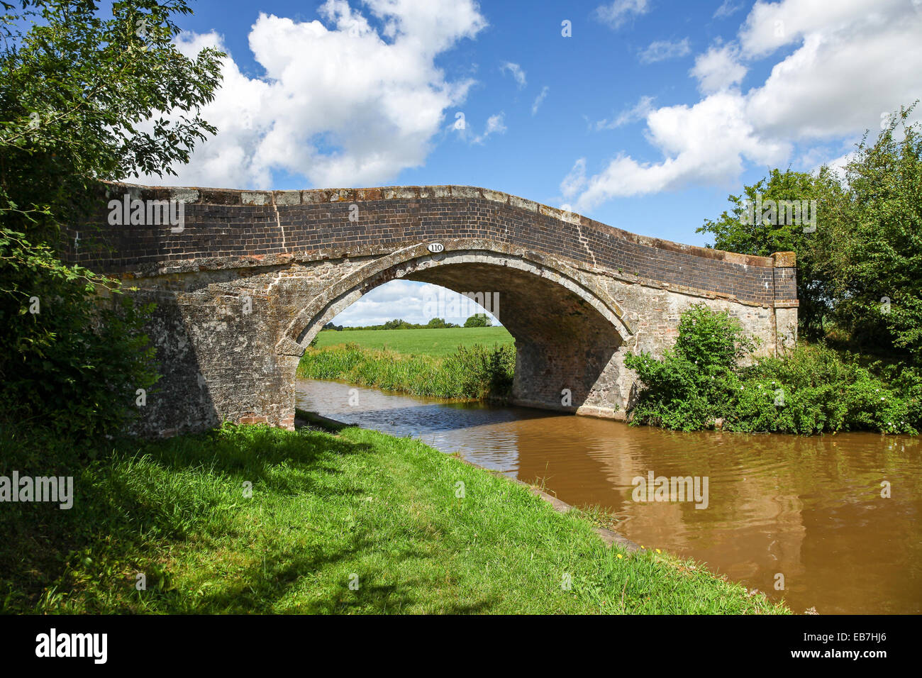 Shropshire union canal bridge hi-res stock photography and images - Alamy