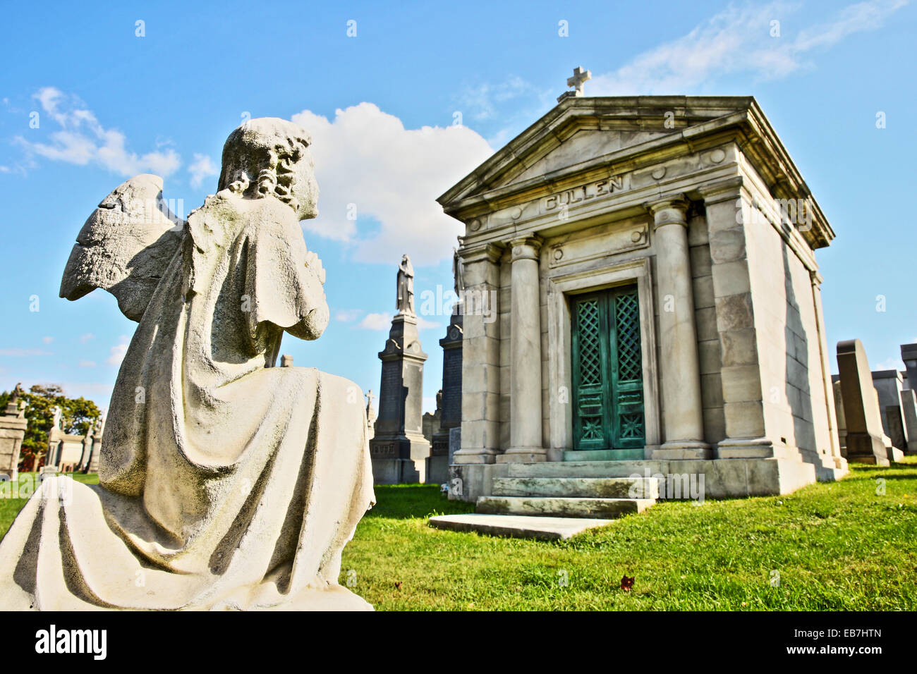 Calvary cemetery and mausoleum hi-res stock photography and images - Alamy