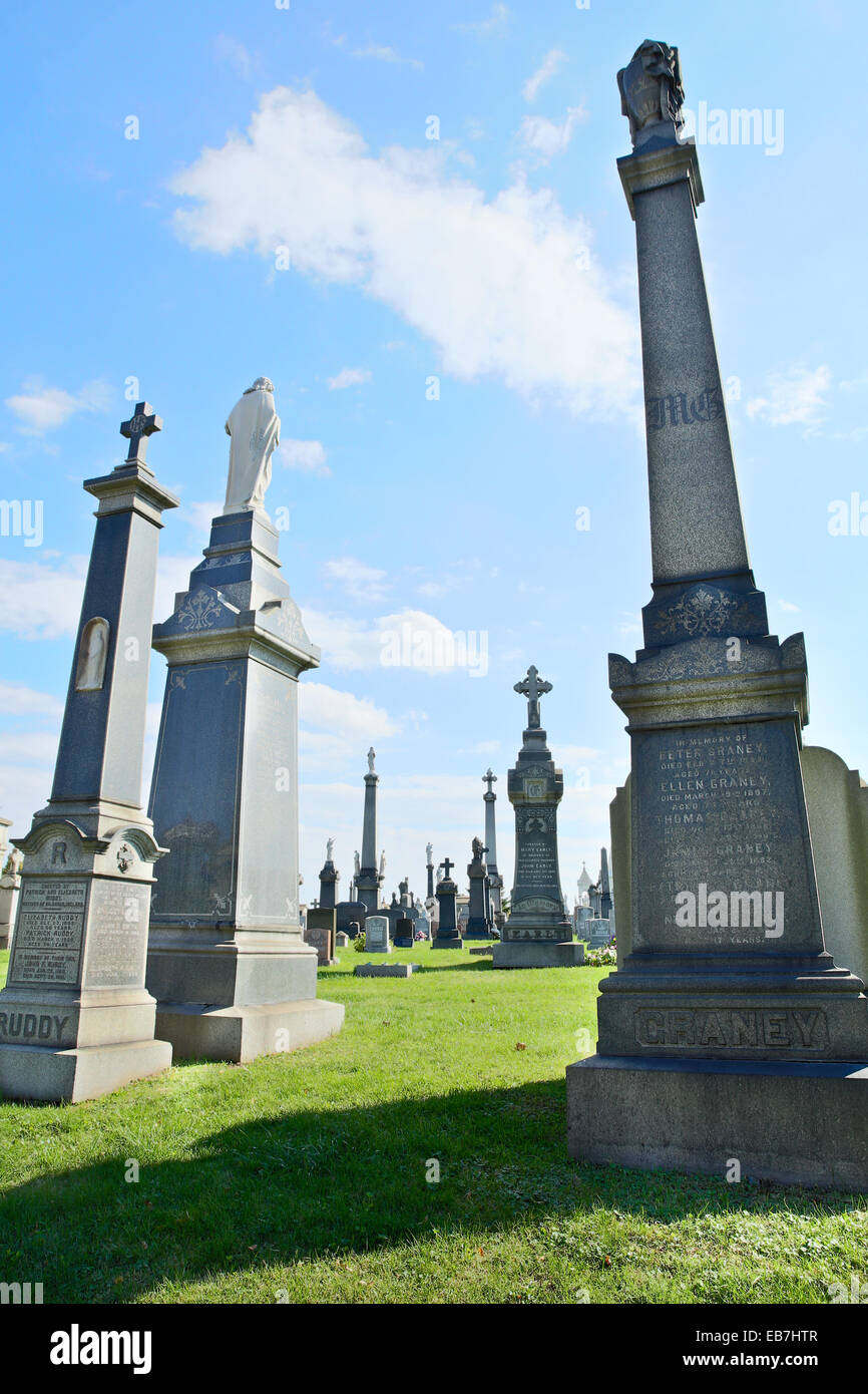 Calvary cemetery and mausoleum hi-res stock photography and images - Alamy