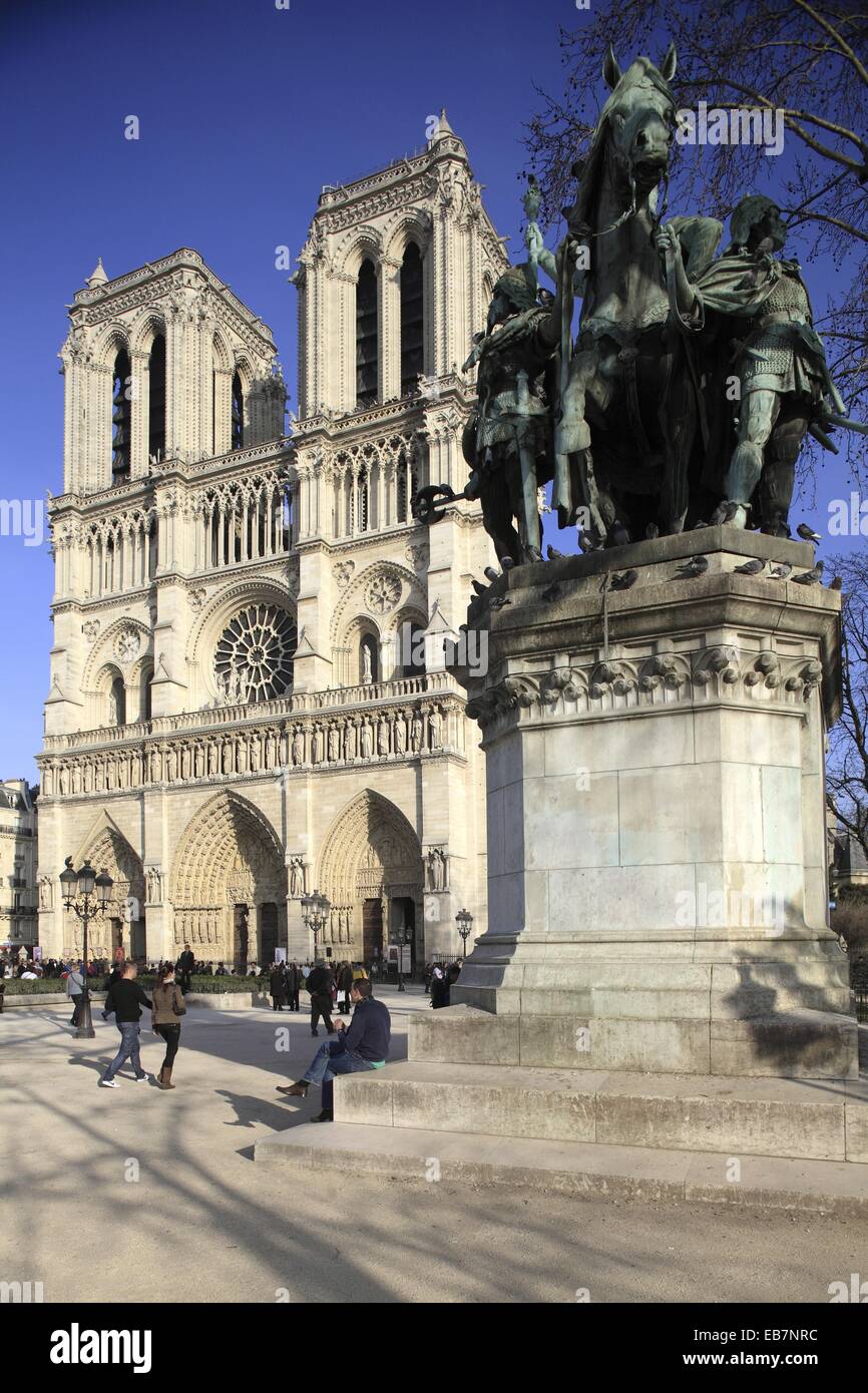 Charlemagne statue notre dame cathedral hi-res stock photography and ...
