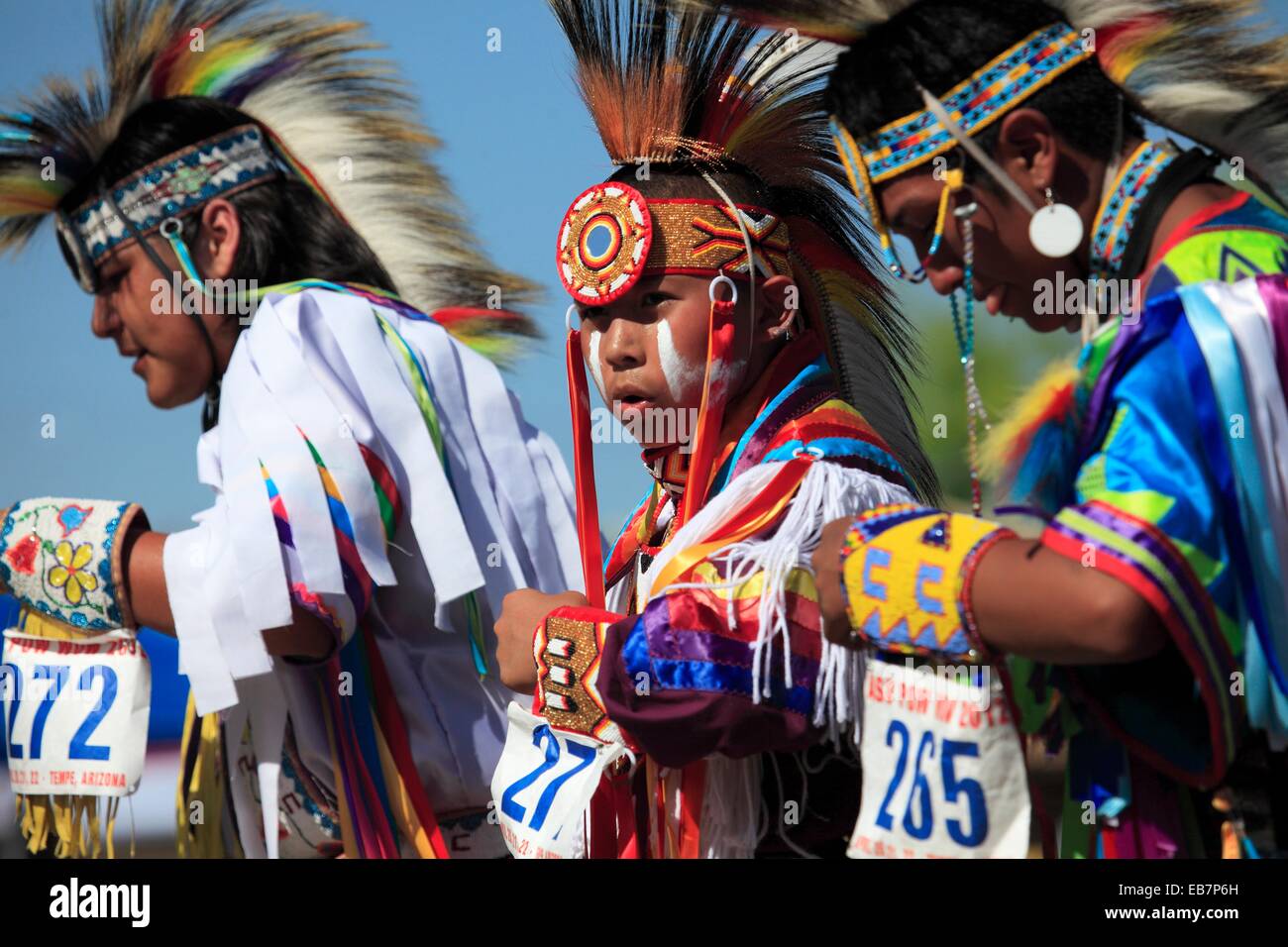 Indian dancers wearing traditional dress hi-res stock photography and ...