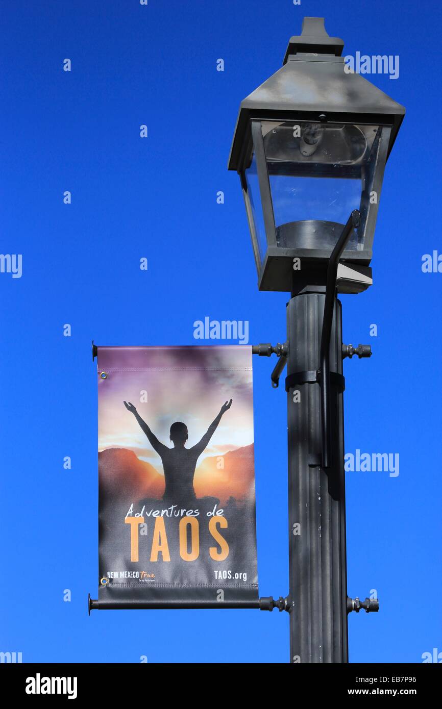 Lamp post ads hi-res stock photography and images - Alamy