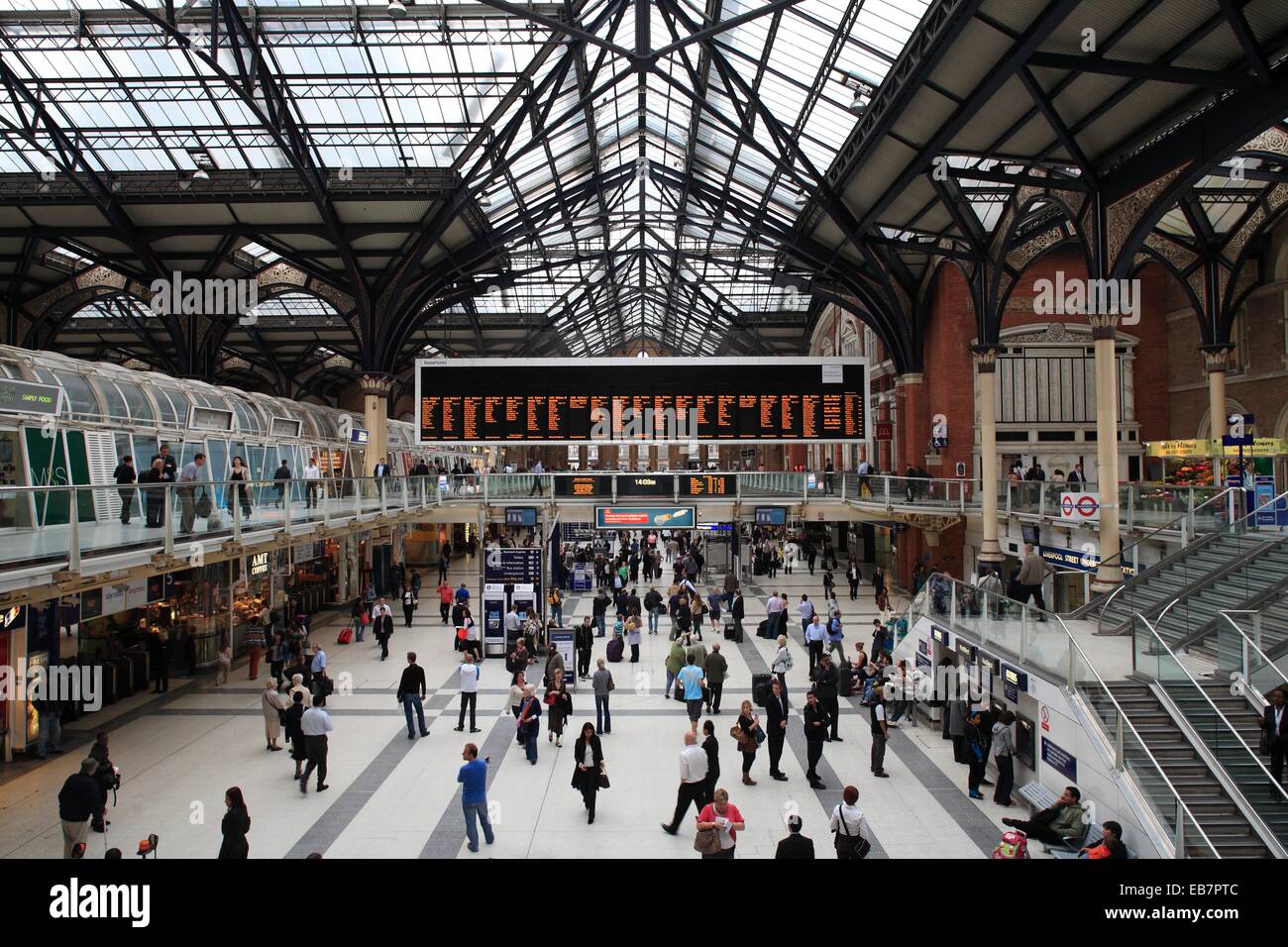 Inside victoria station london england hi-res stock photography and ...
