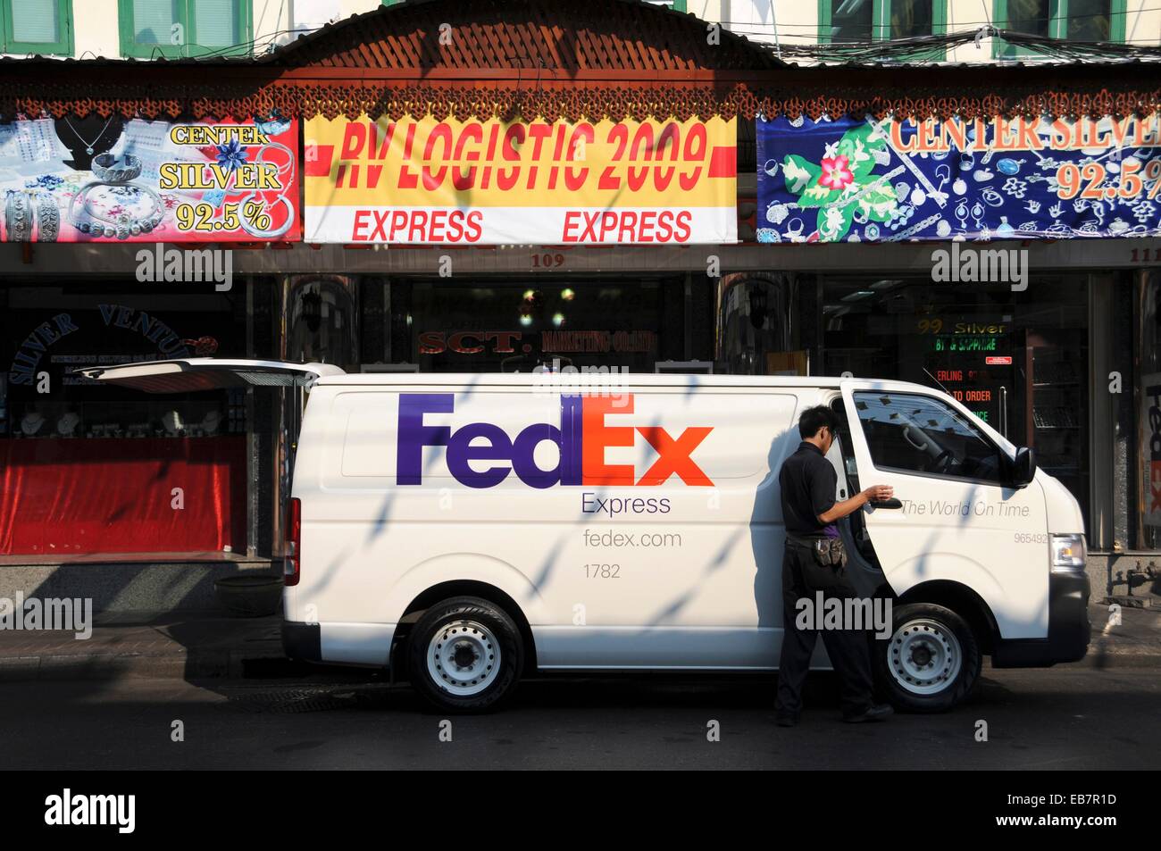 Fedex mobile hi-res stock photography and images - Alamy