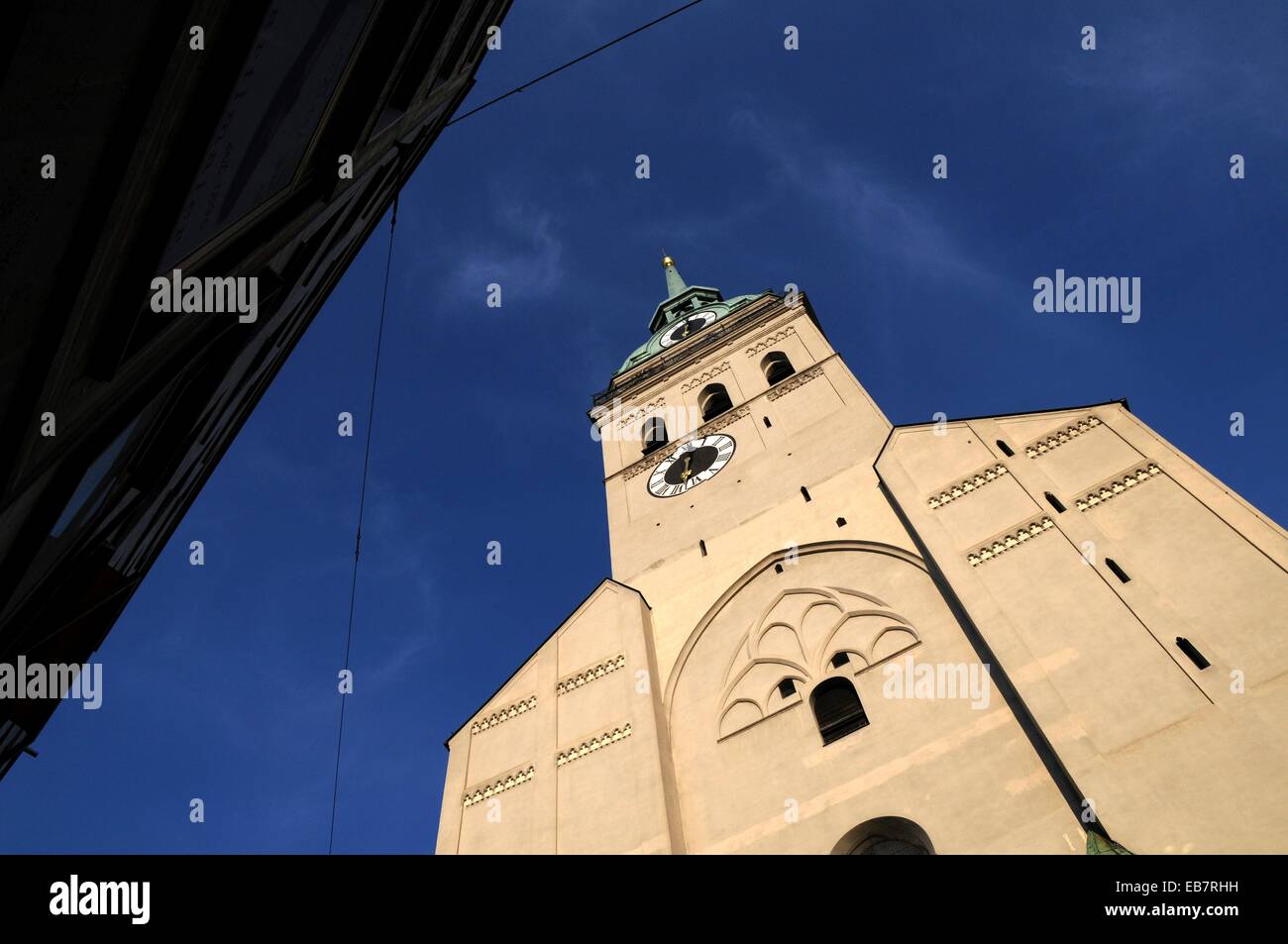 View of the tower of the old Peter in Munich Stock Photo - Alamy