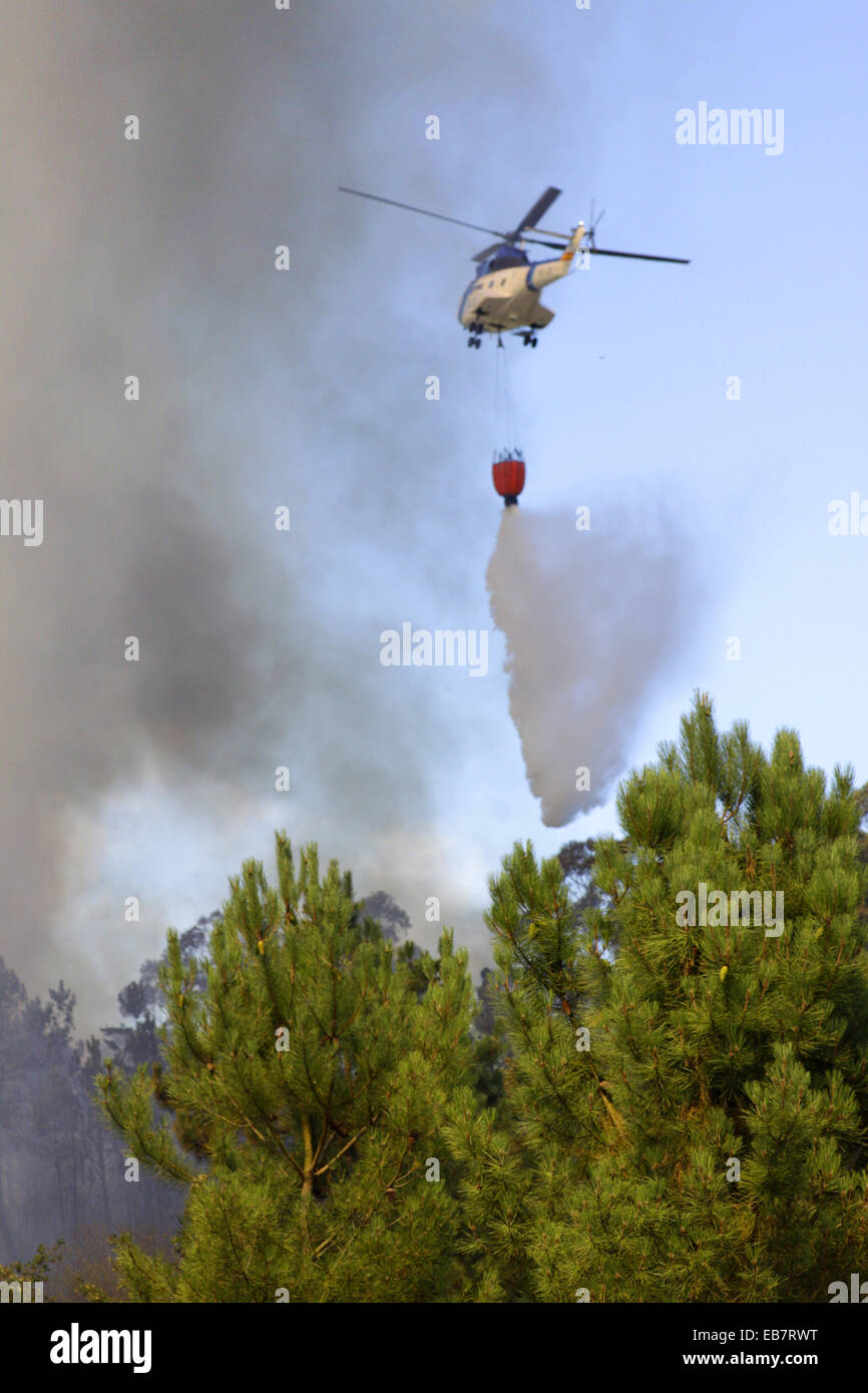 Helicopter drop hi-res stock photography and images - Alamy