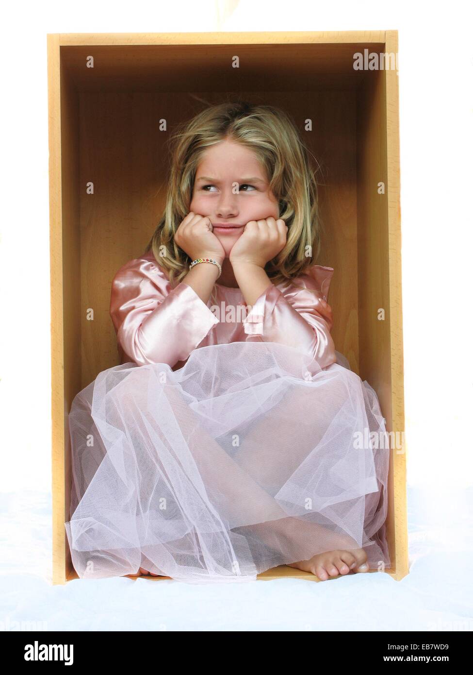 Contortionist and box hi-res stock photography and images - Alamy