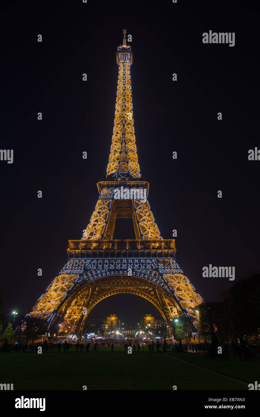 Eiffel Tower, Paris, light up at night Stock Photo - Alamy