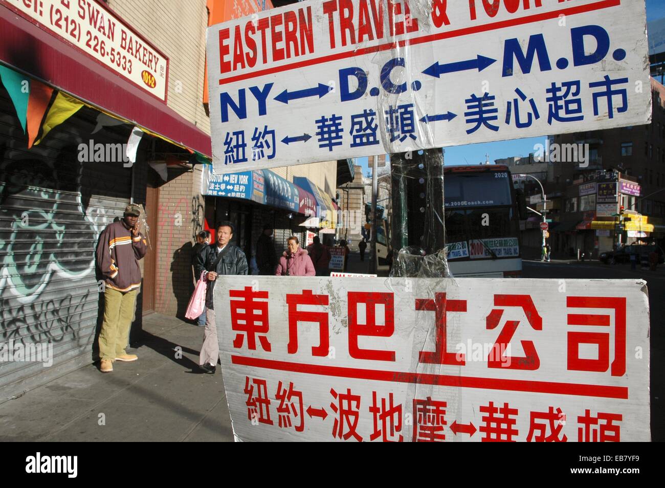 New York City, bus stop in Chinatown, Downtown Manhattan Stock Photo ...