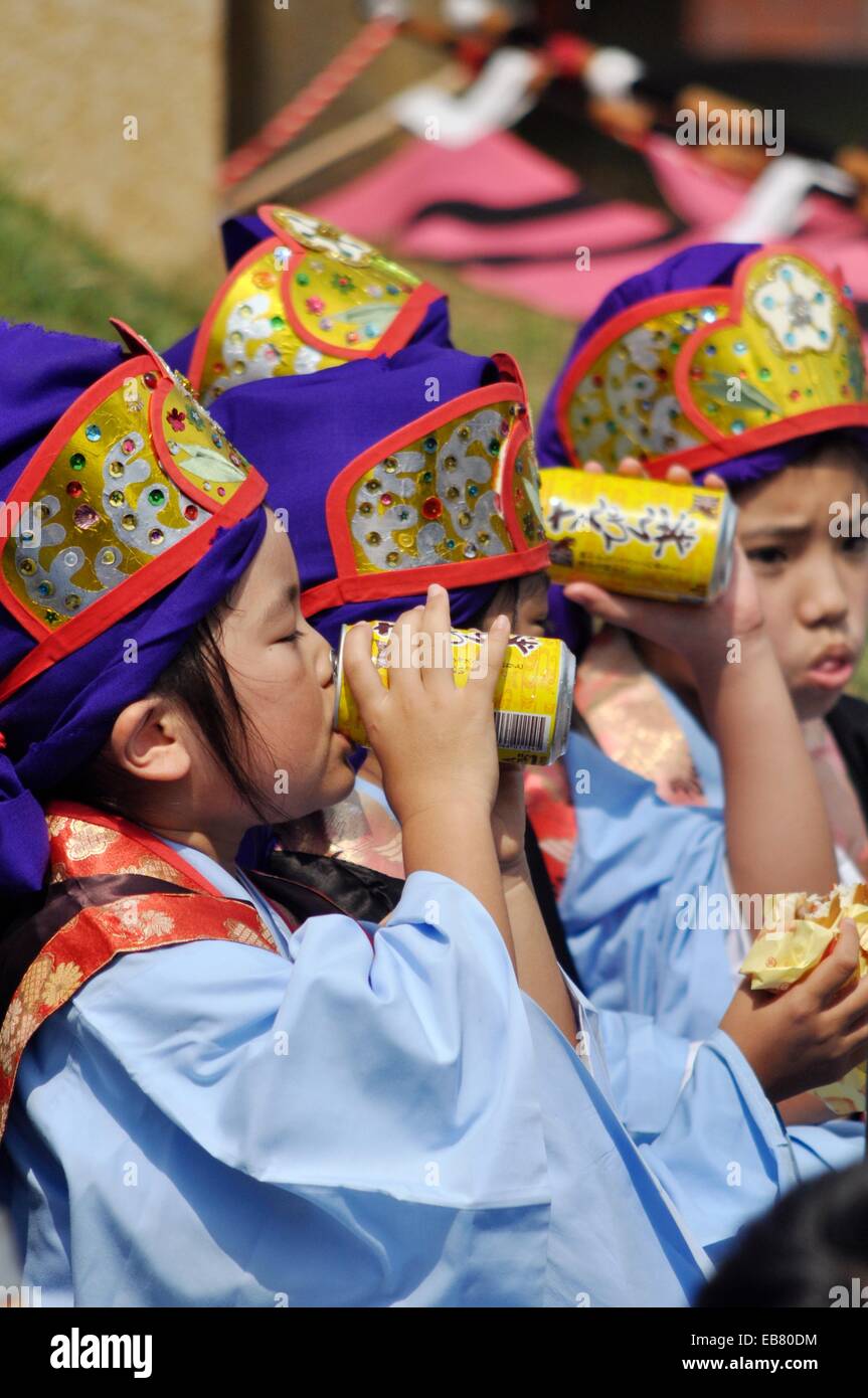 Japanese Outfit Children High Resolution Stock Photography and Images ...