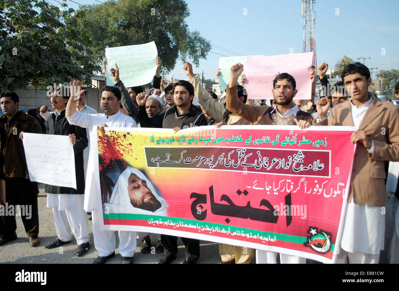 Activists of Imamia Students Organization (ISO) chant slogans against ...