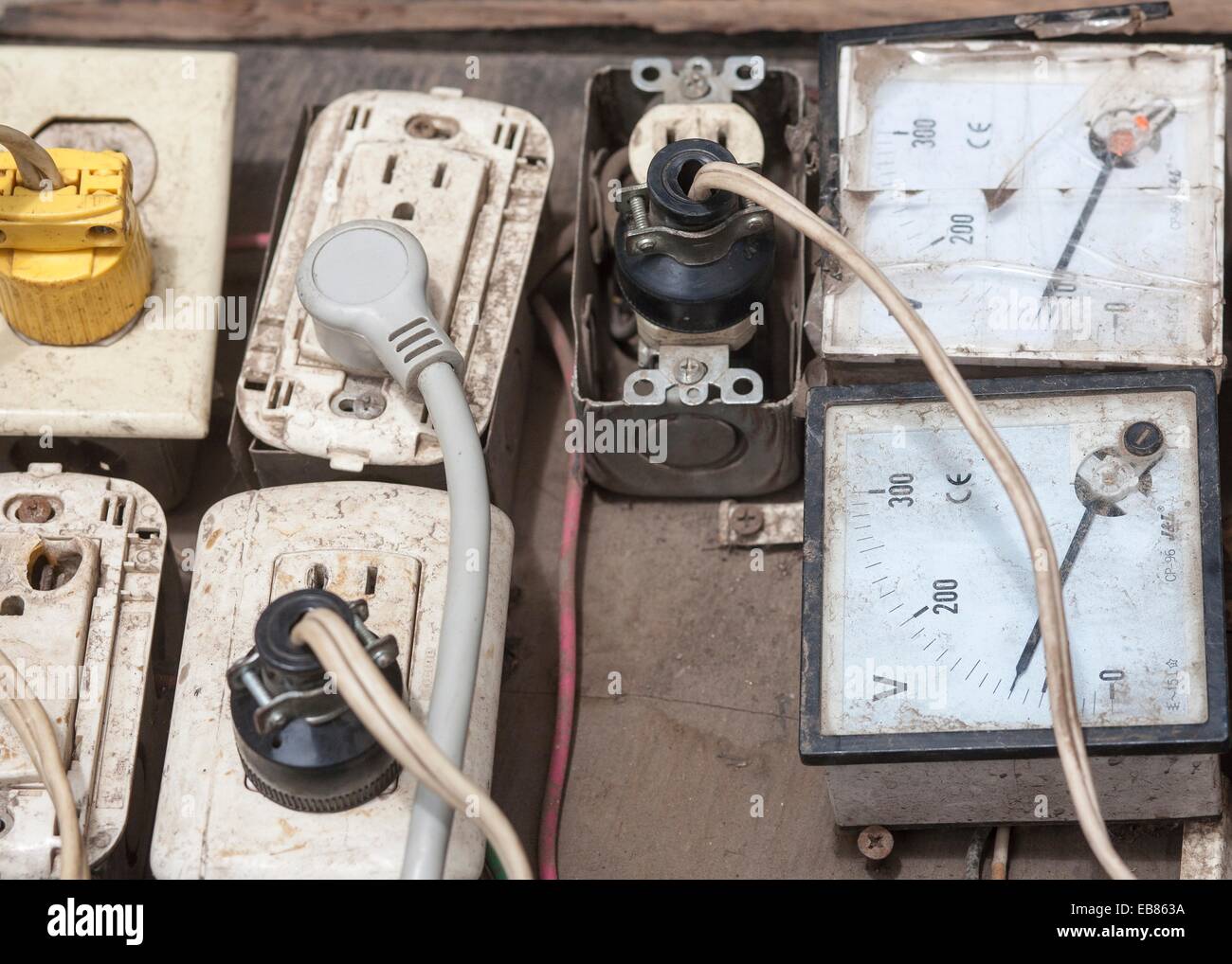 Electrical socket wiring image hi-res stock photography and images - Alamy