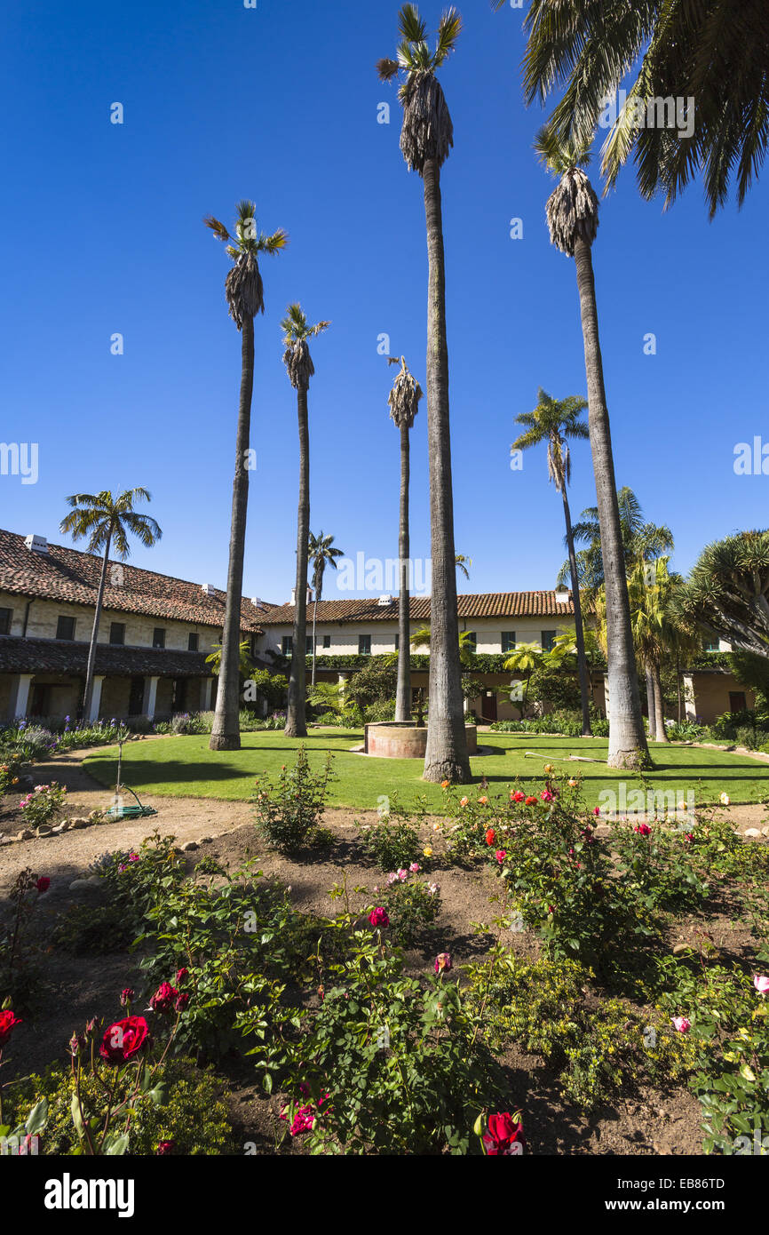 Santa barbara mission courtyard hi-res stock photography and images - Alamy