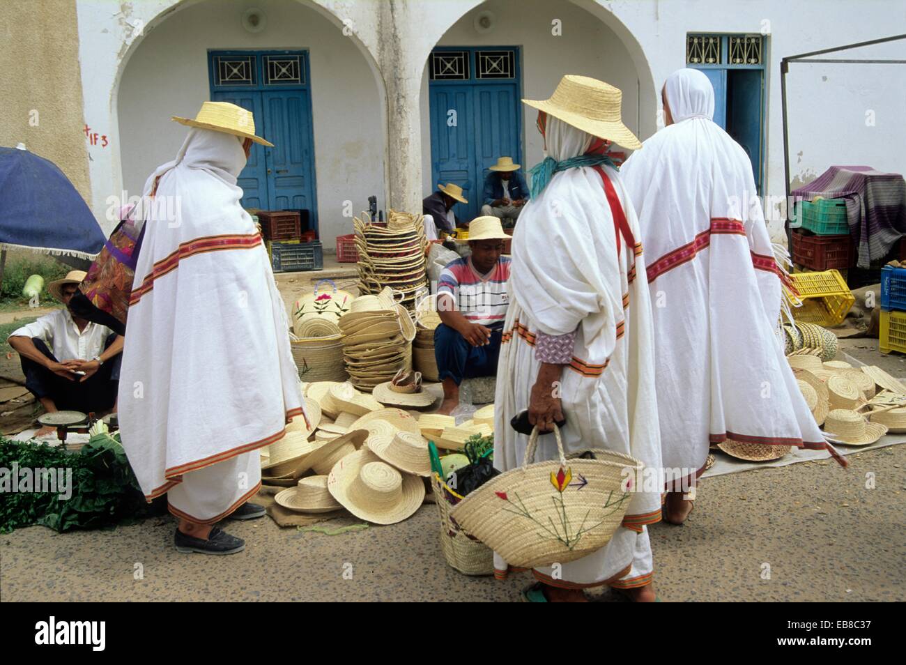 Djerba island traditional dress hi-res stock photography and images - Alamy