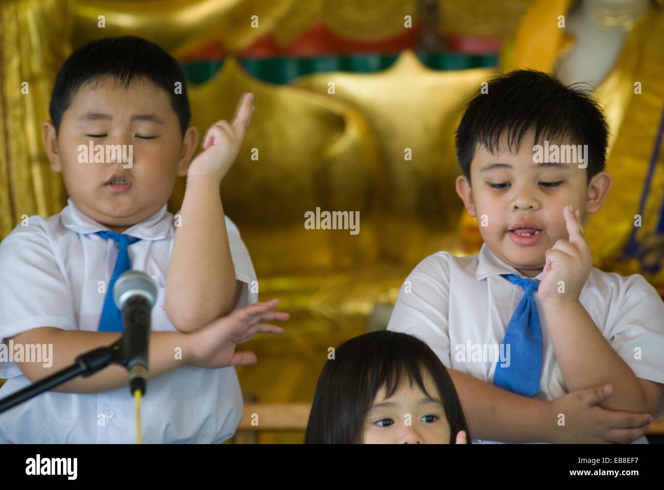 Children dancing singing stage hi-res stock photography and images - Alamy