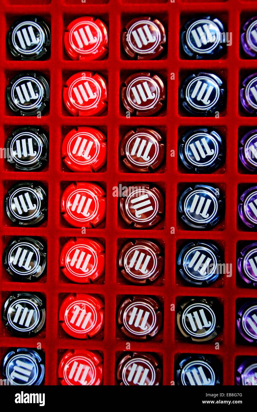 Collectible plates hi-res stock photography and images - Alamy