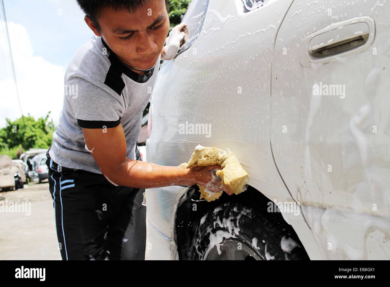 Young couple washing car together hi-res stock photography and images ...