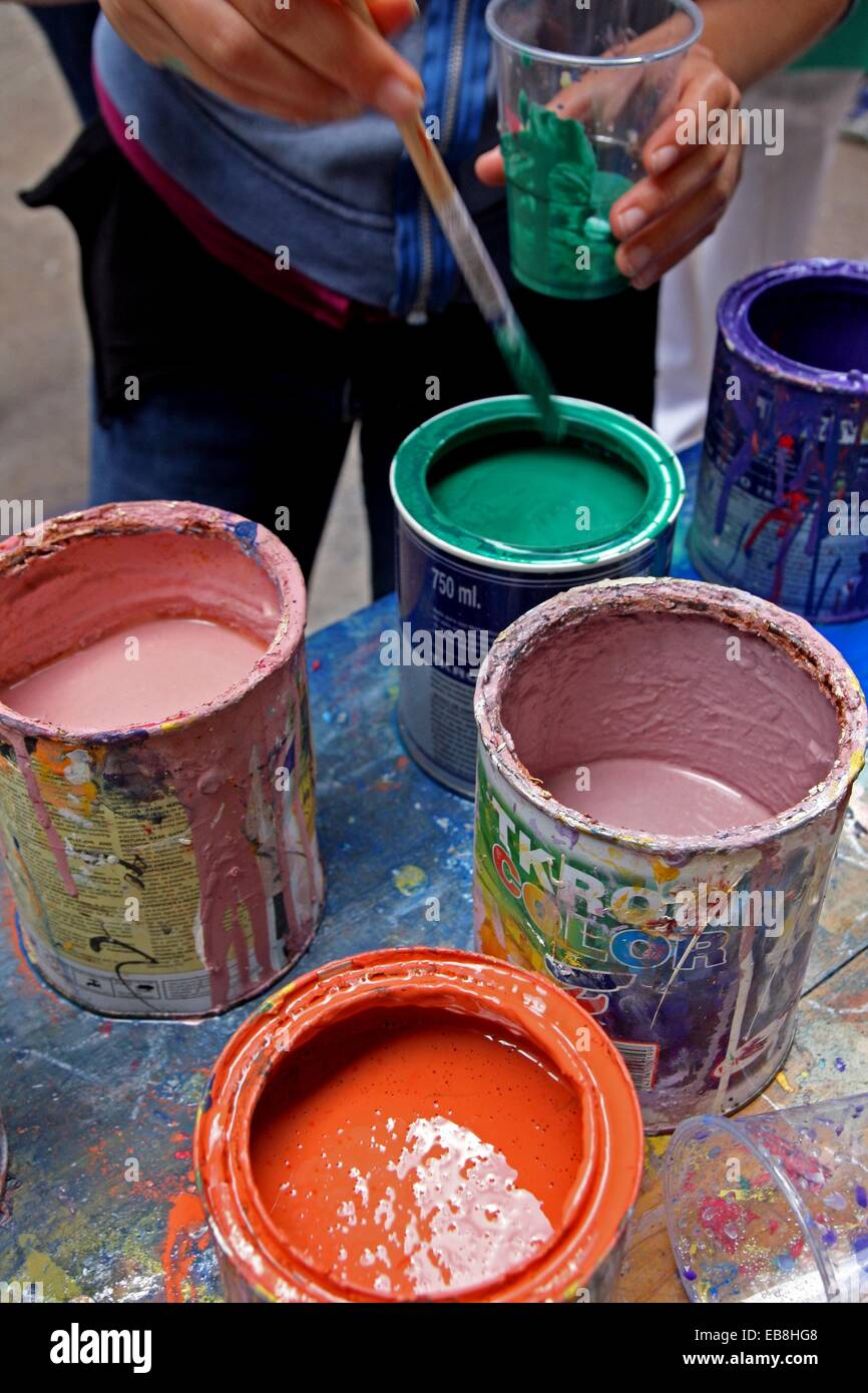 Coloured paint pot and brush hi-res stock photography and images - Alamy
