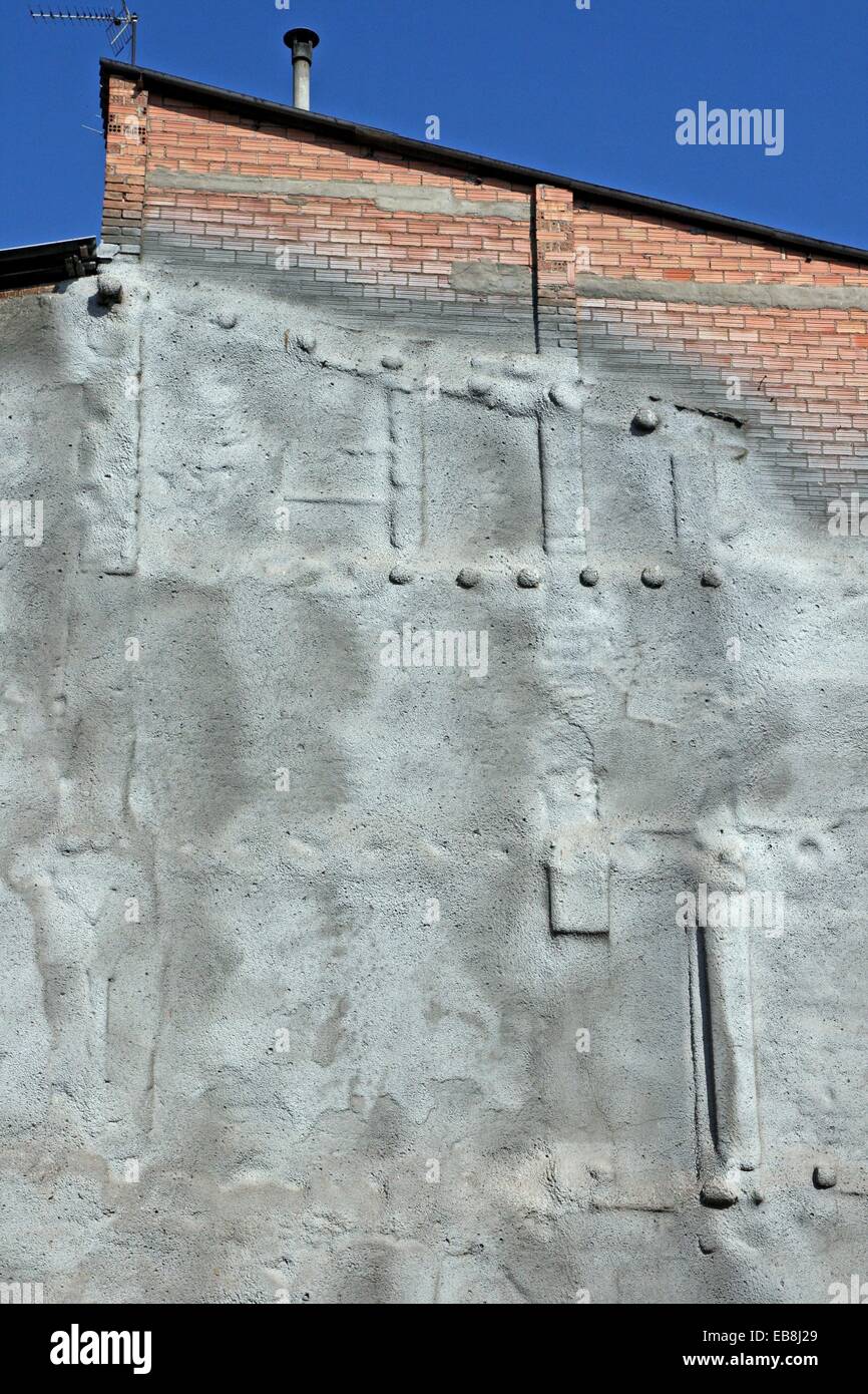 Dividing brick hi-res stock photography and images - Alamy