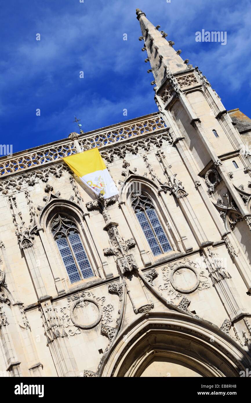 Avignon france church saint pierre hi-res stock photography and images ...