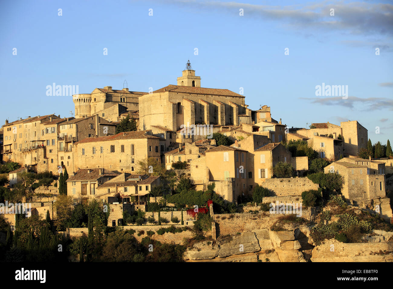 Gordes skyline hi-res stock photography and images - Alamy