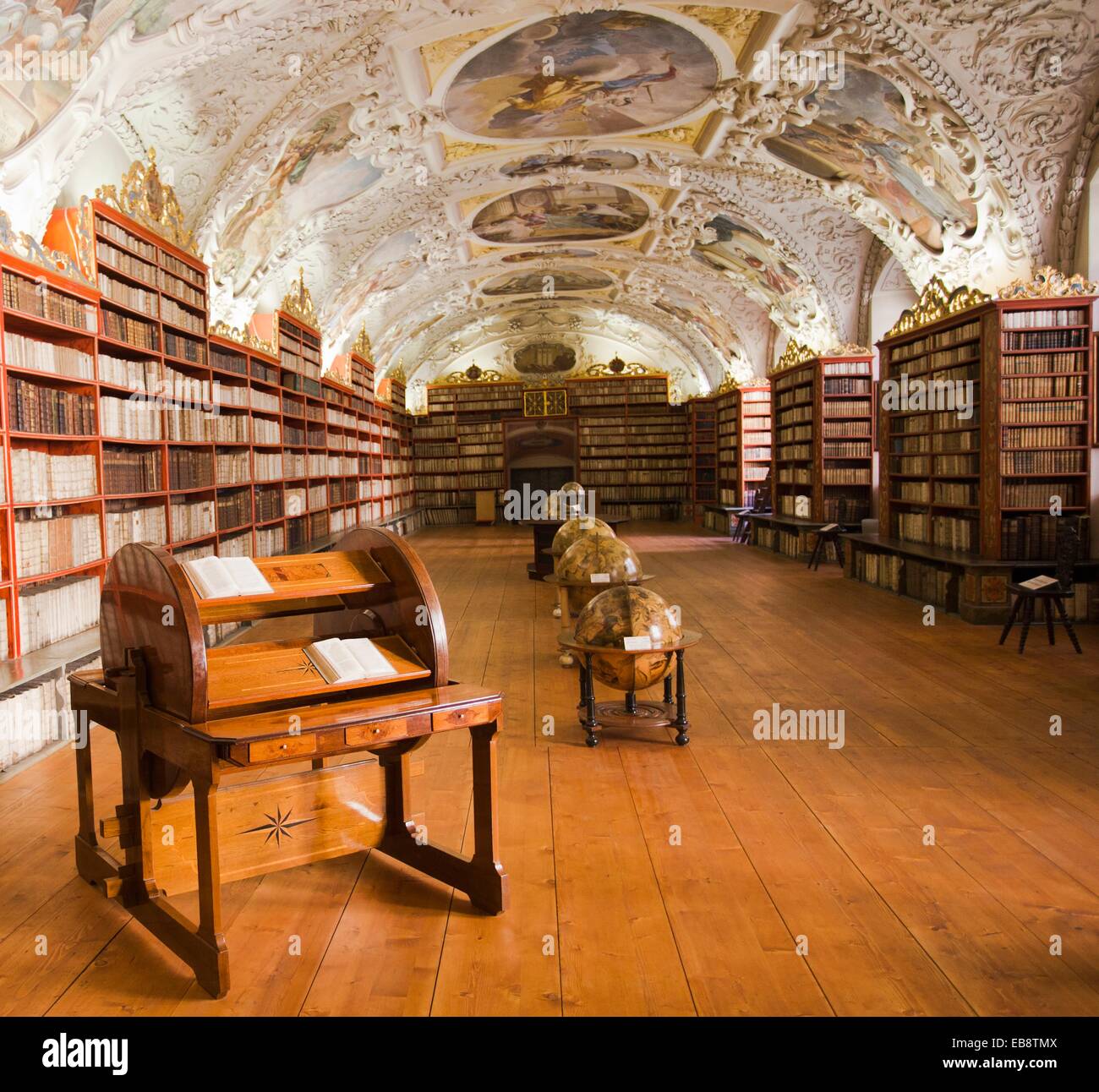 Interior of library hi-res stock photography and images - Alamy