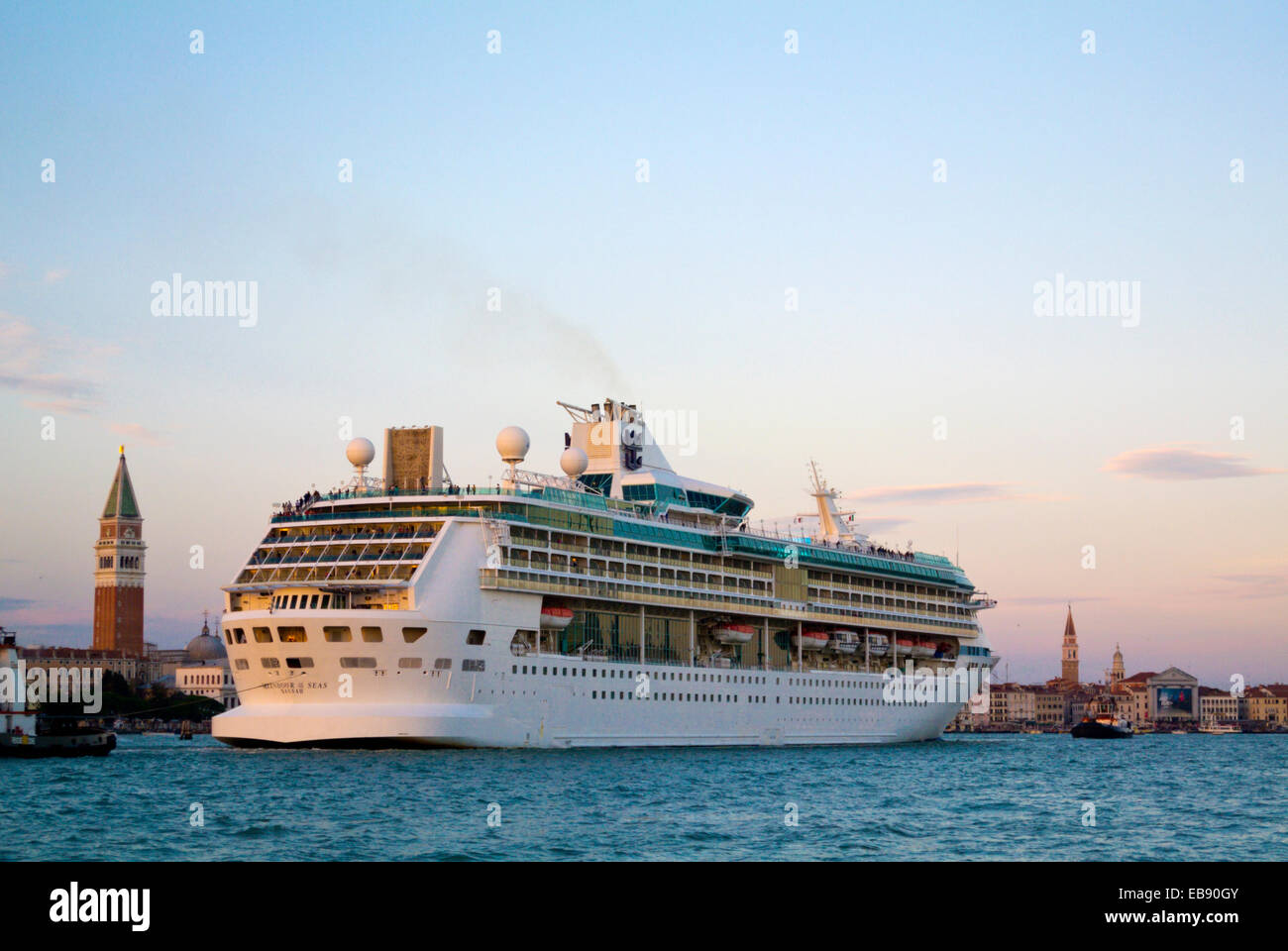 Cruise ship, Venice, Italy Stock Photo - Alamy