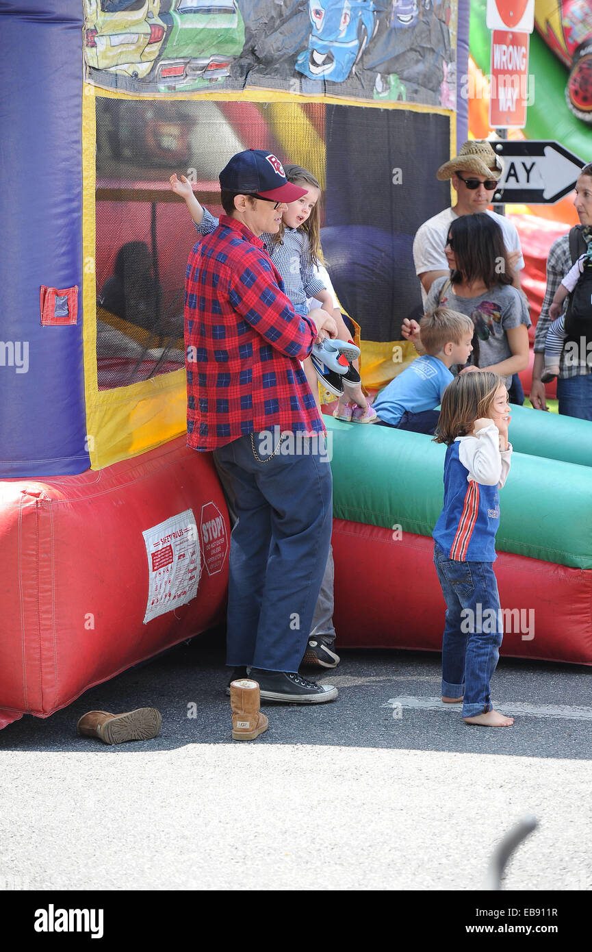 Johnny Knoxville spends time with his wife, Naomi Nelson and children ...