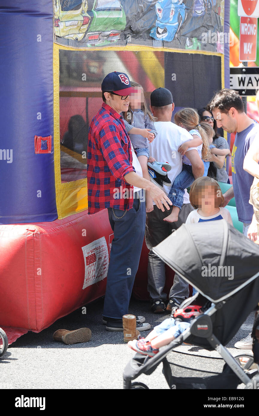 Johnny Knoxville spends time with his wife, Naomi Nelson and children ...