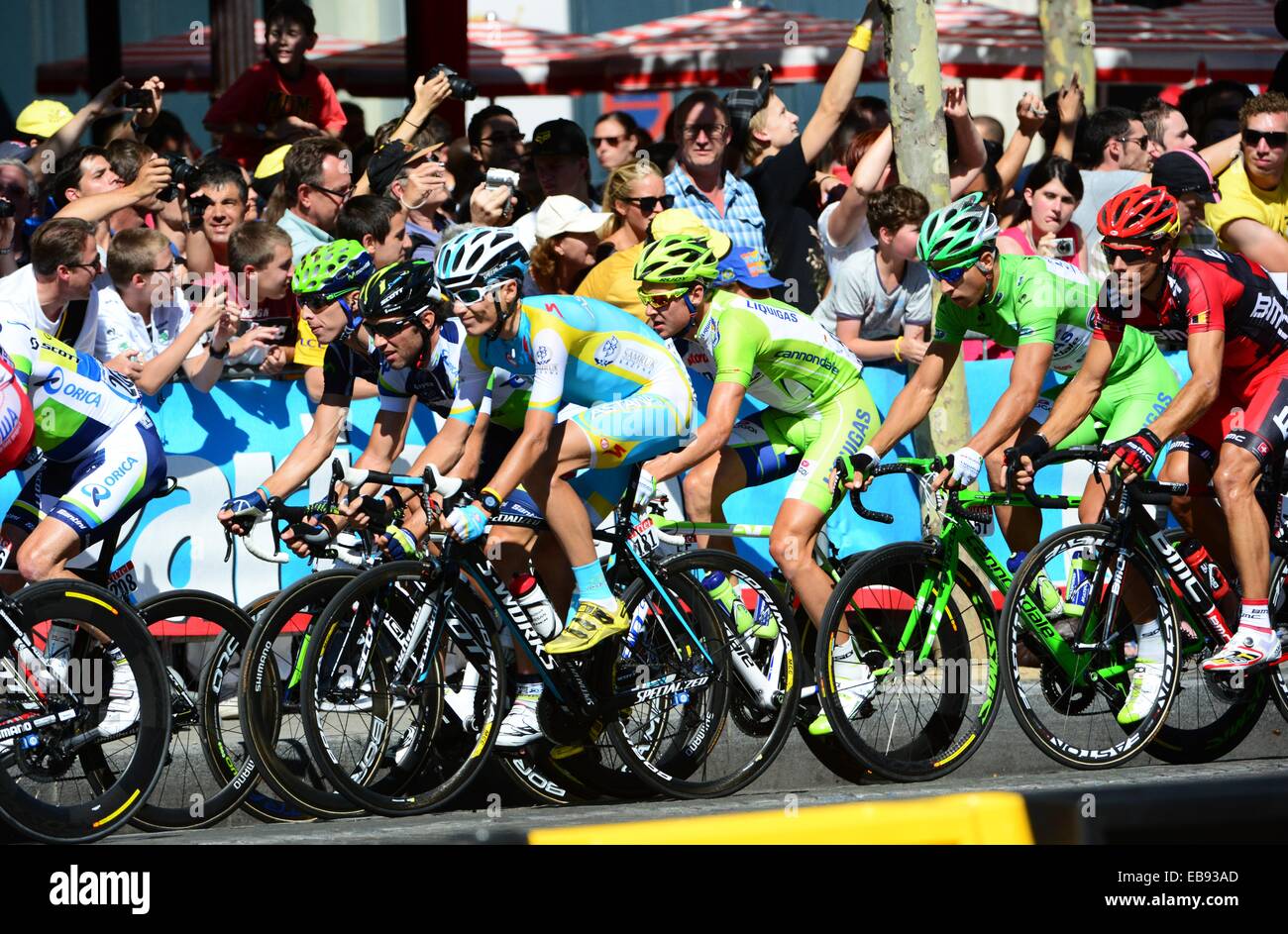 Cycle tour paris hi-res stock photography and images - Alamy