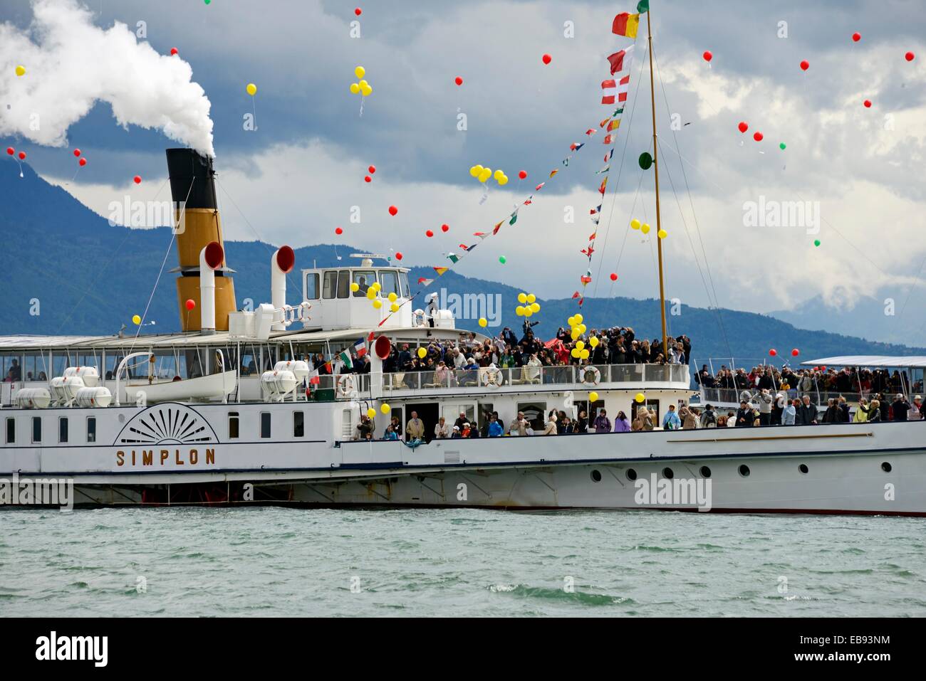 Steamboat parade hi-res stock photography and images - Alamy