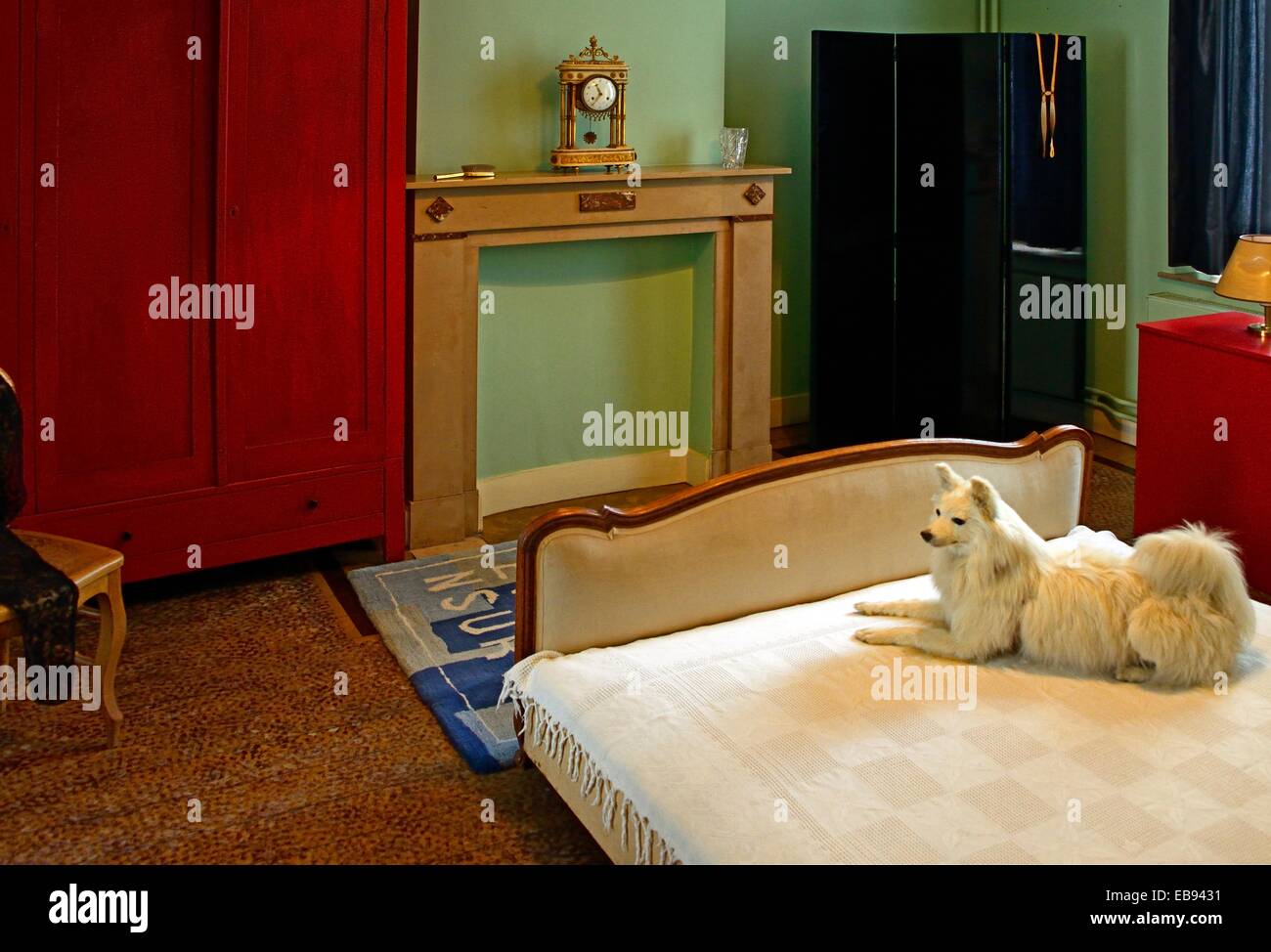 Belgian surrealist artist rene magritte hi-res stock photography and ...