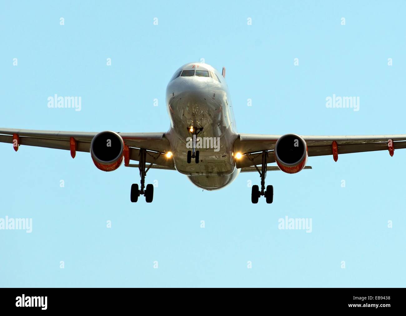 Jet liner in flight hi-res stock photography and images - Alamy