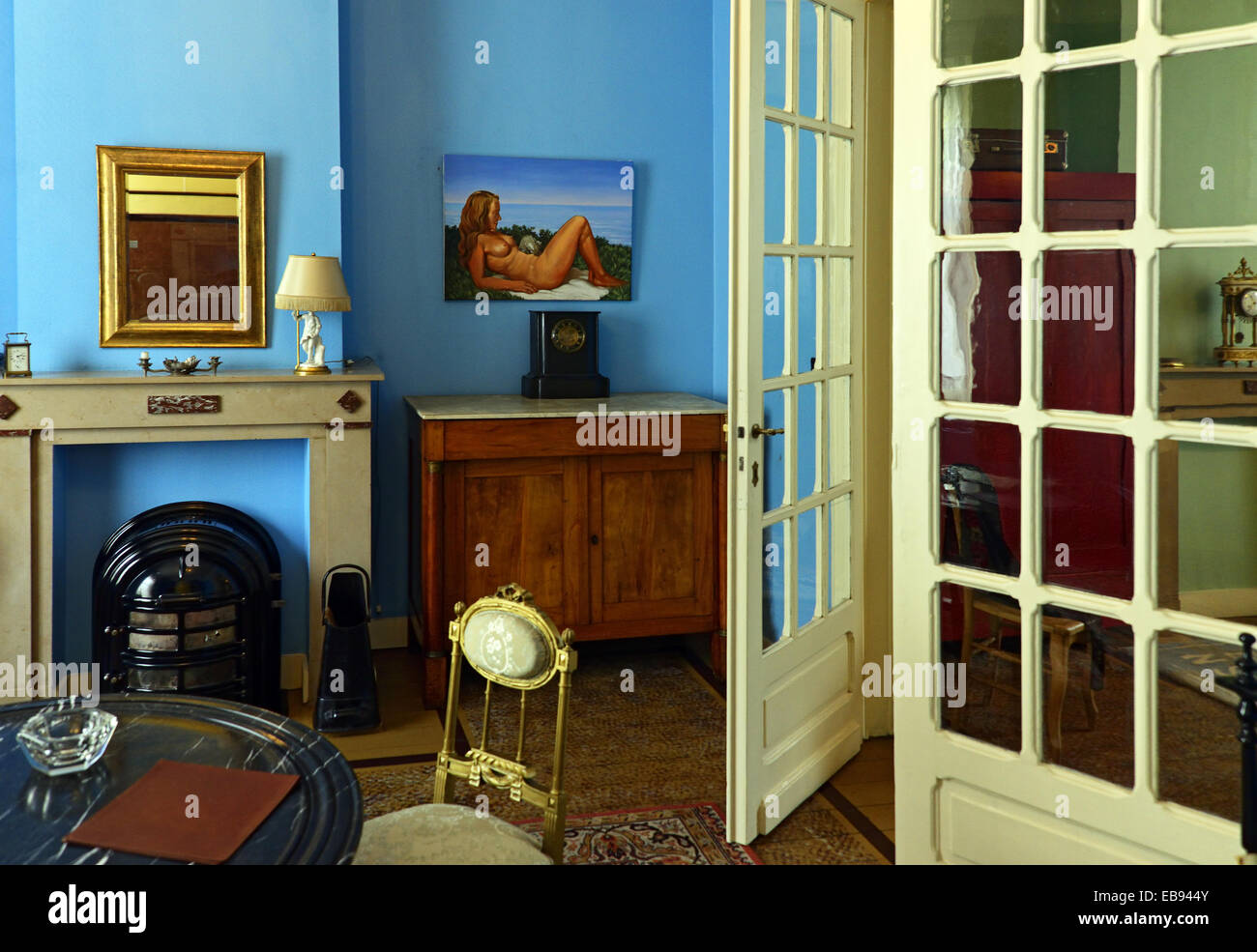 Belgian surrealist artist rene magritte hi-res stock photography and ...