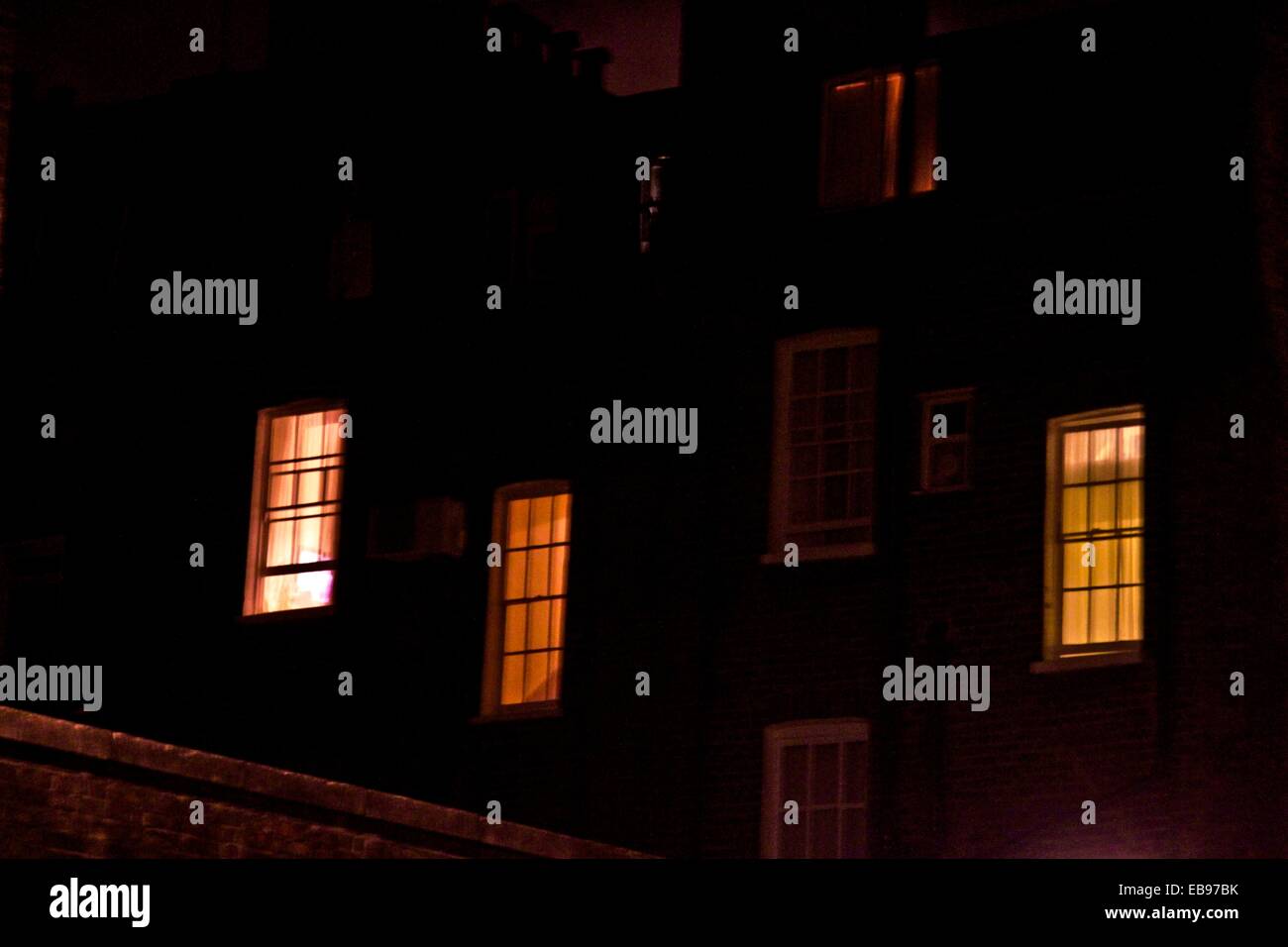 Night window house london hi-res stock photography and images - Alamy