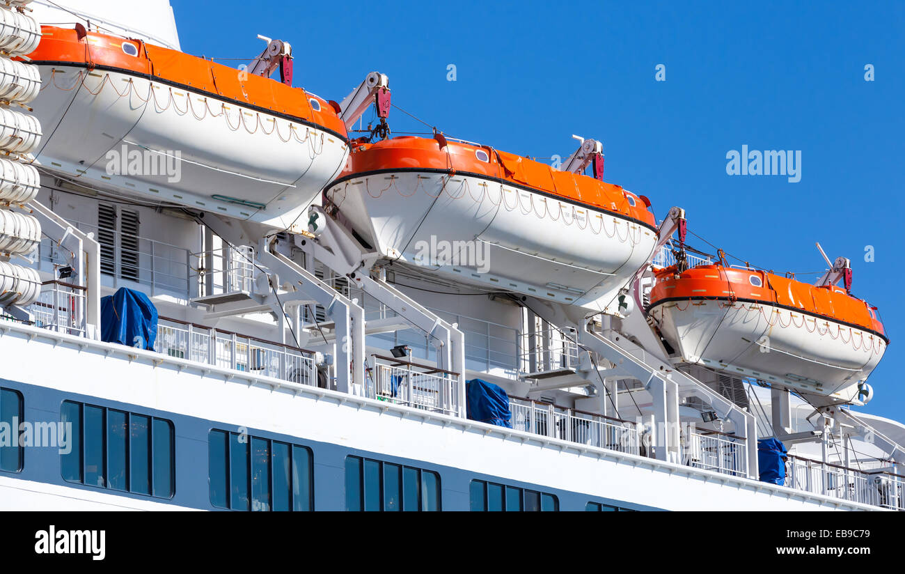 Rescue boats hi-res stock photography and images - Alamy