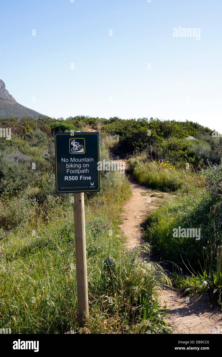 Foot path sign hi-res stock photography and images - Alamy