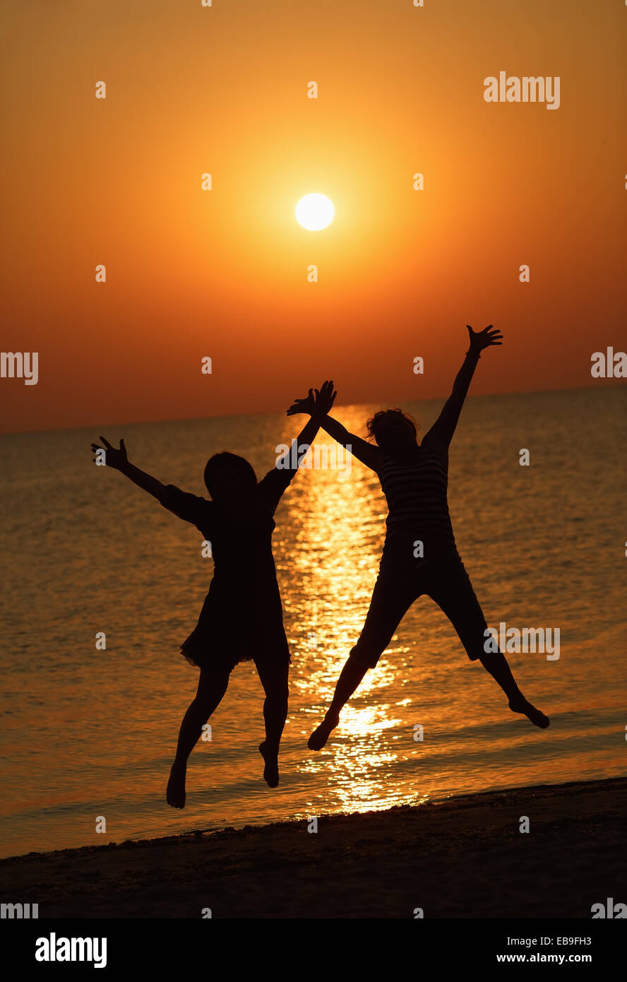 Two girls sunrise hi-res stock photography and images - Alamy