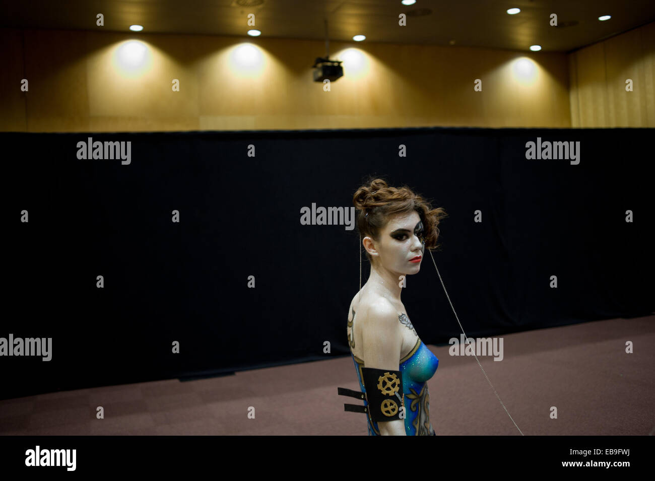 Paint live models hi-res stock photography and images - Alamy