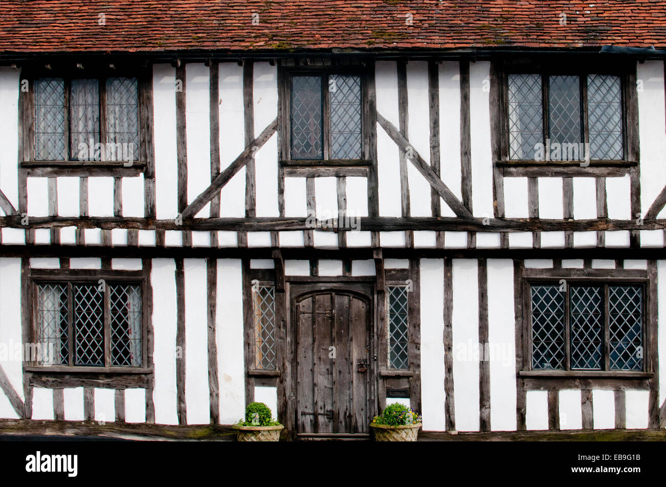 Tudor houses hi-res stock photography and images - Alamy
