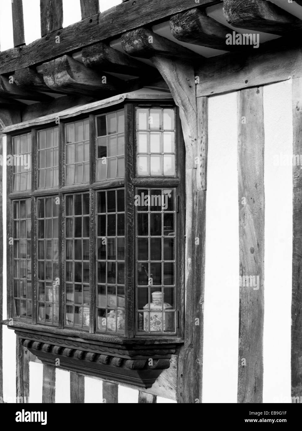 Tudor house in Black and White Stock Photos & Images - Alamy