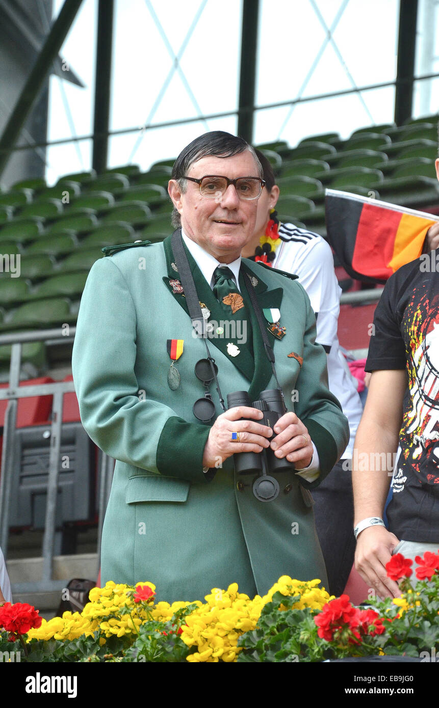 Willi Herren shoots his new video for his World Cup song "Da geht er ...