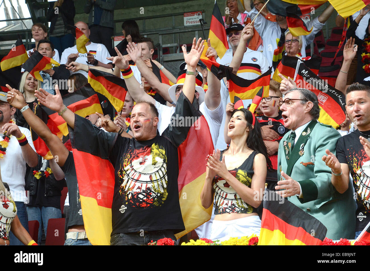 Willi Herren shoots his new video for his World Cup song "Da geht er ...