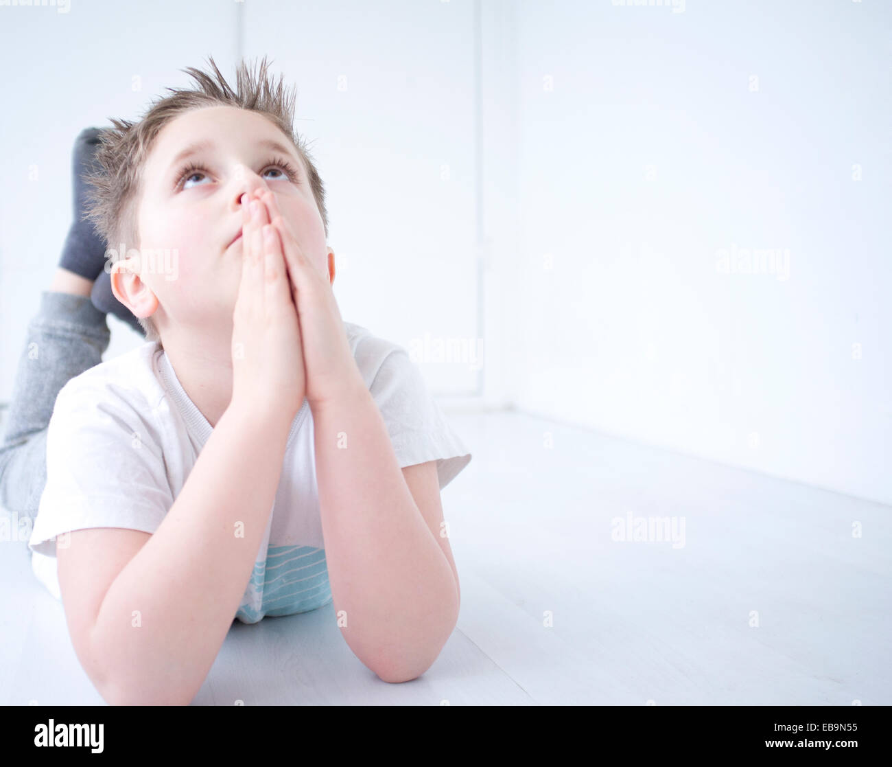 Boy praying hi-res stock photography and images - Alamy